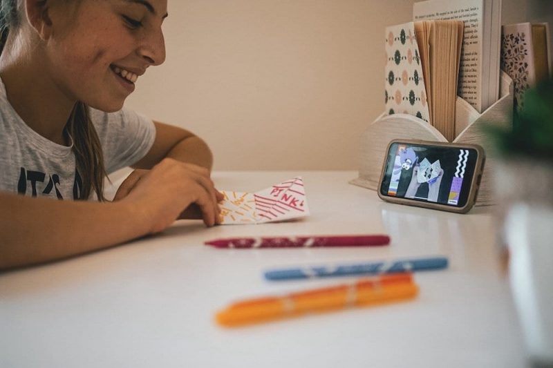 Positive Screen Time for Kids this Summer | Global Munchkins