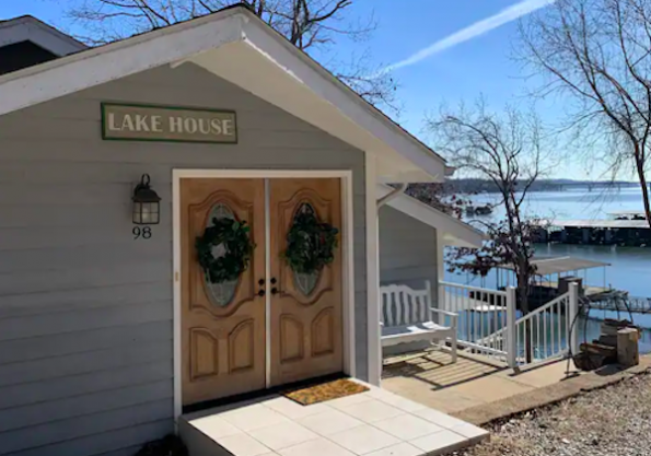 10 Amazing Lake Of The Ozarks AirBnbs | Global Munchkins